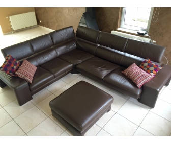 Divan en cuir brun fonc